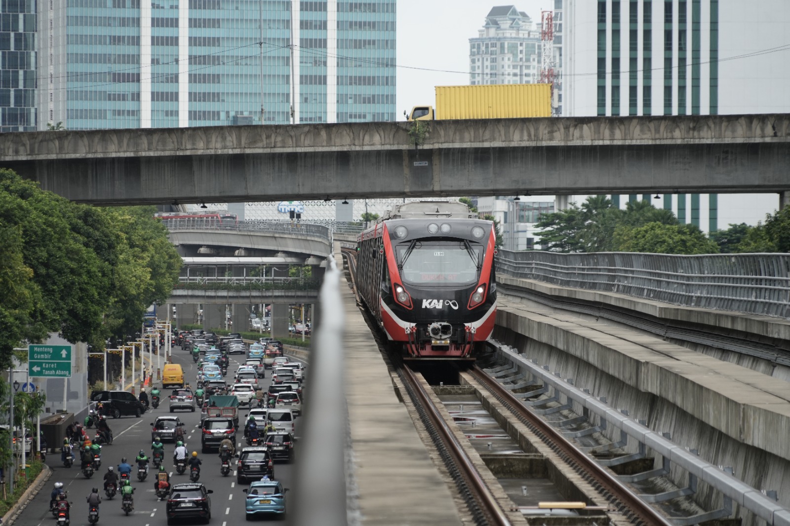 Peran LRT Jabodebek dalam Meningkatkan Aspek Sosial dan Ekonomi ...